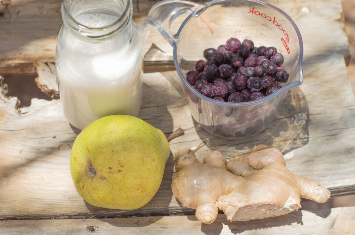 Ginger Pear Blueberry Super Smoothie – Poesie Sans, Souci
